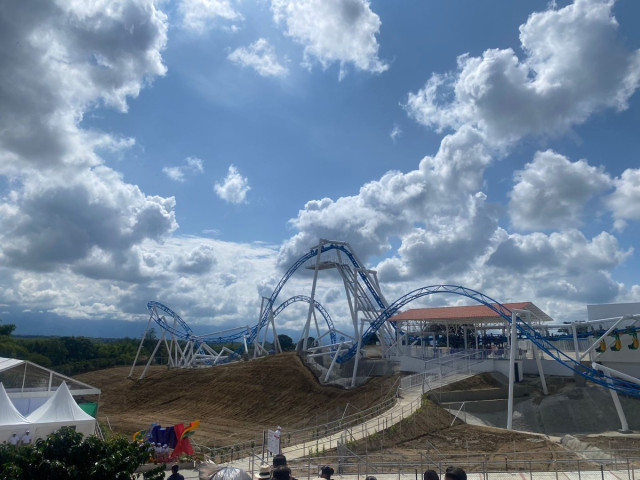Video y fotos: Parque del Café inaugura la "primera montaña rusa invertida de Colombia"